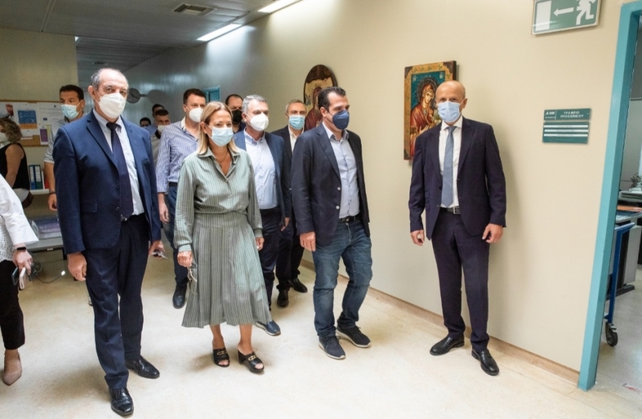 Επίσκεψη Υπουργού Υγείας Θάνου Πλεύρη στο Νοσοκομείο Θεσσαλονίκης ...